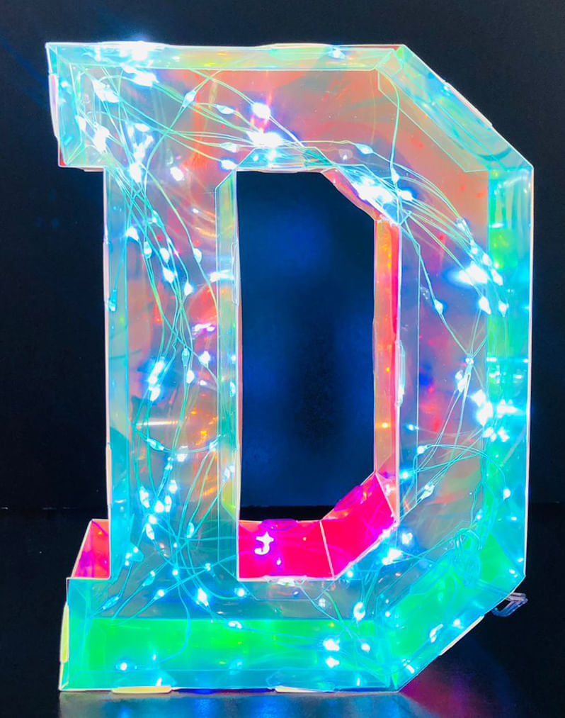 Letra D De Led Iluminada Nacarado 20cm nas Lojas Matsumoto